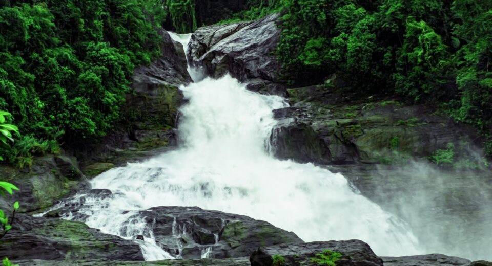 Bopath Falls in Sri Lanka - Sri Lanka Explorers