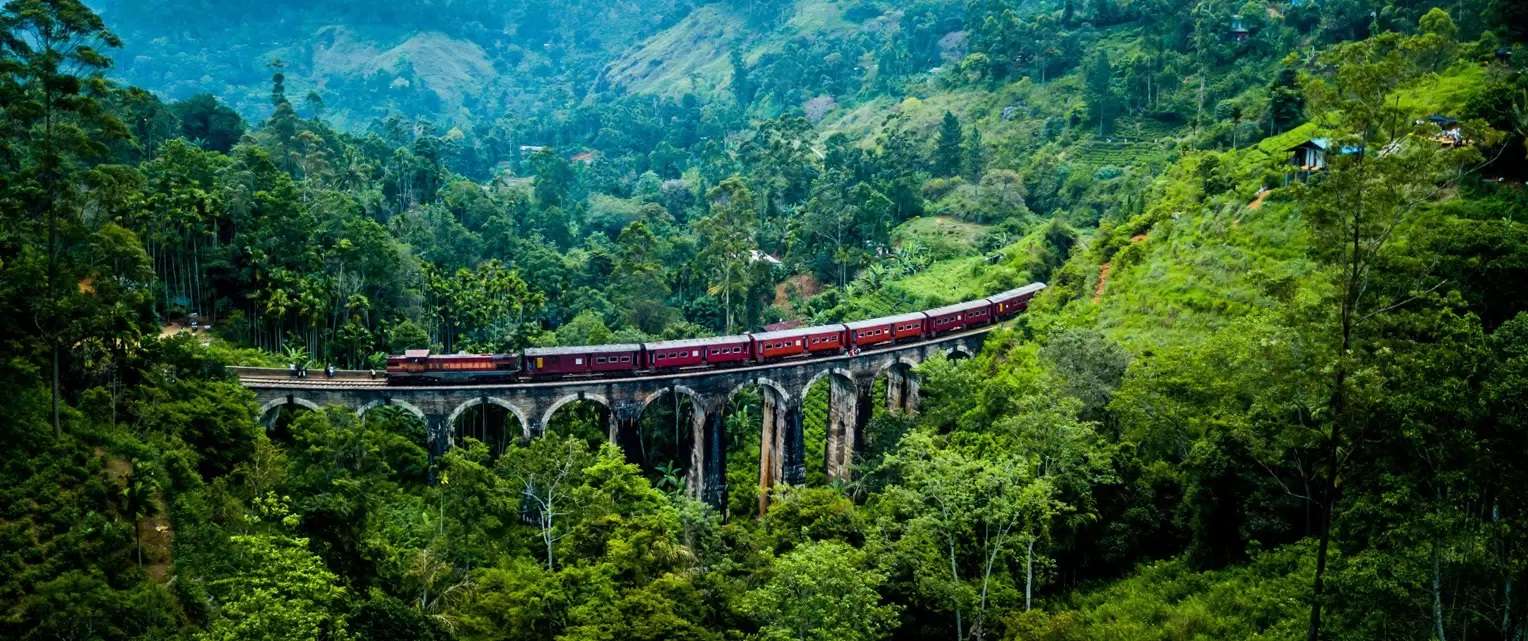 Discovering Ella: Tourist Problems at Nine Arches Bridge & Little Adam ...